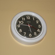 White Plastic Wall Clock – Photos Public Domain