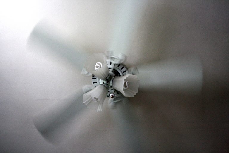 Spinning Ceiling Fan with Light Fixture – Photos Public Domain